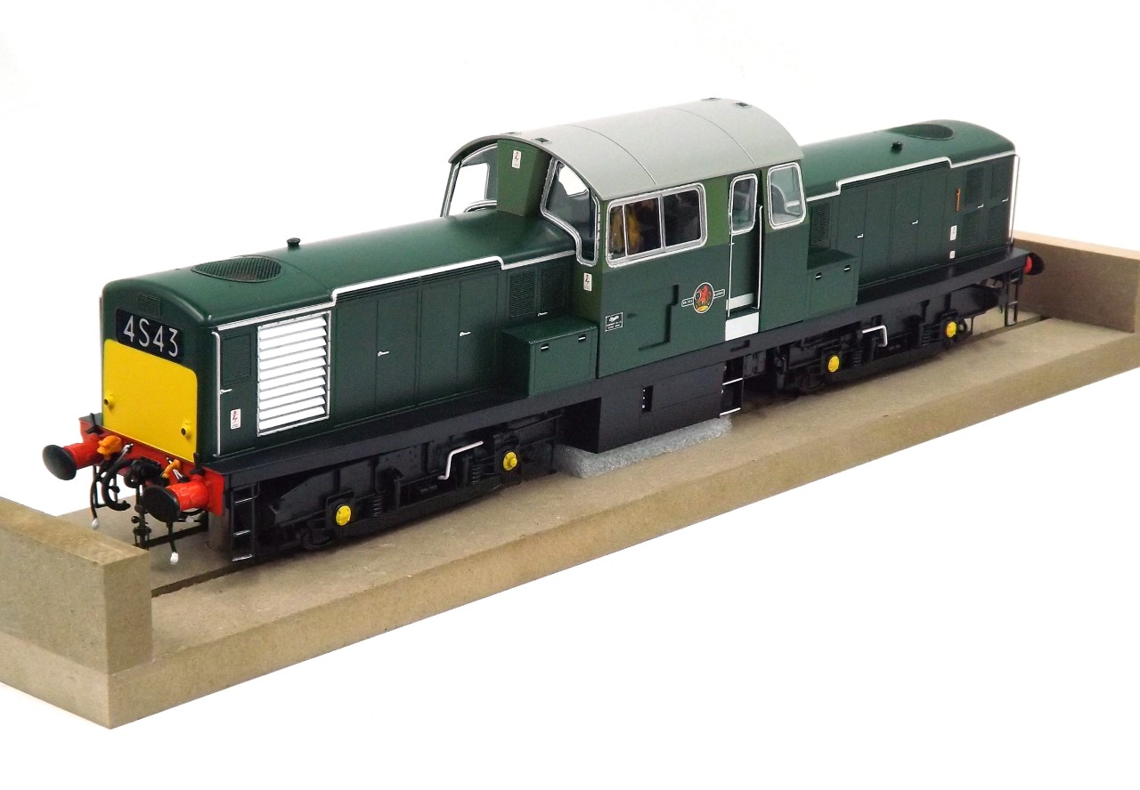 Heljan HJ1750 Class 17 Green with small yellow panels